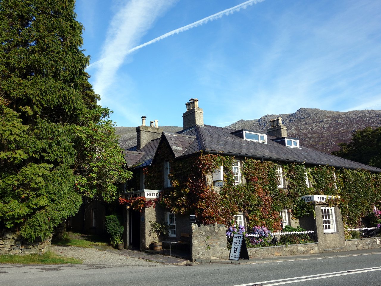 Snowdon’s Pen-y-Gwryd Hotel: a little piece of Everest history – Mark ...